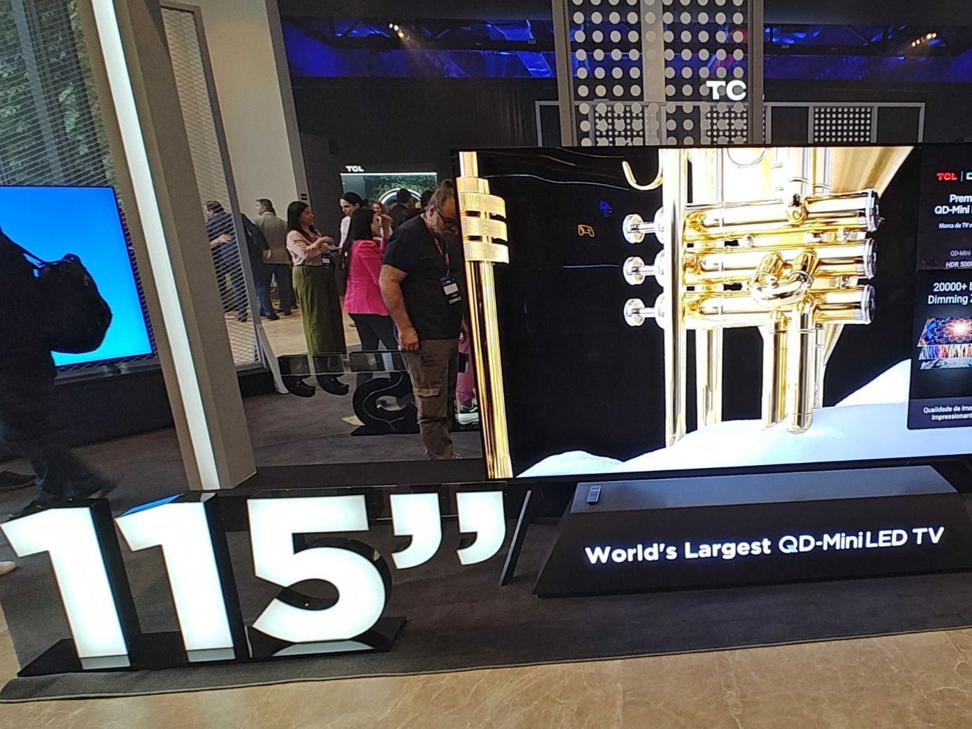 A maior TV do Brasil! TCL lança modelo com 115 polegadas - TechShake