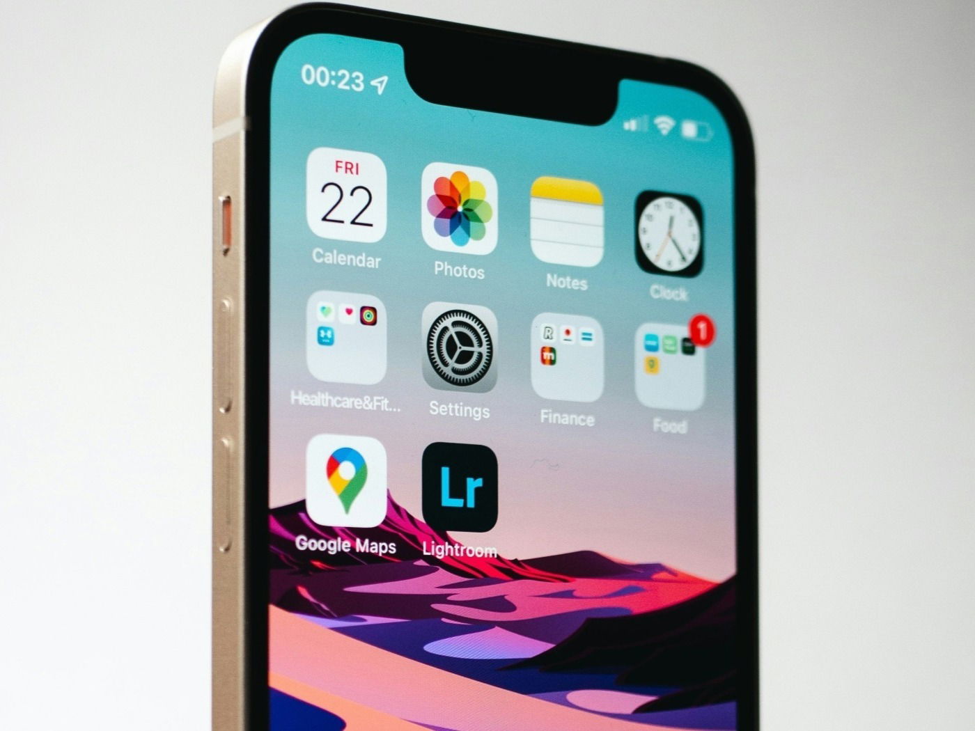 Bug do iOS 18.4 reinstala aplicativos excluídos - TechShake