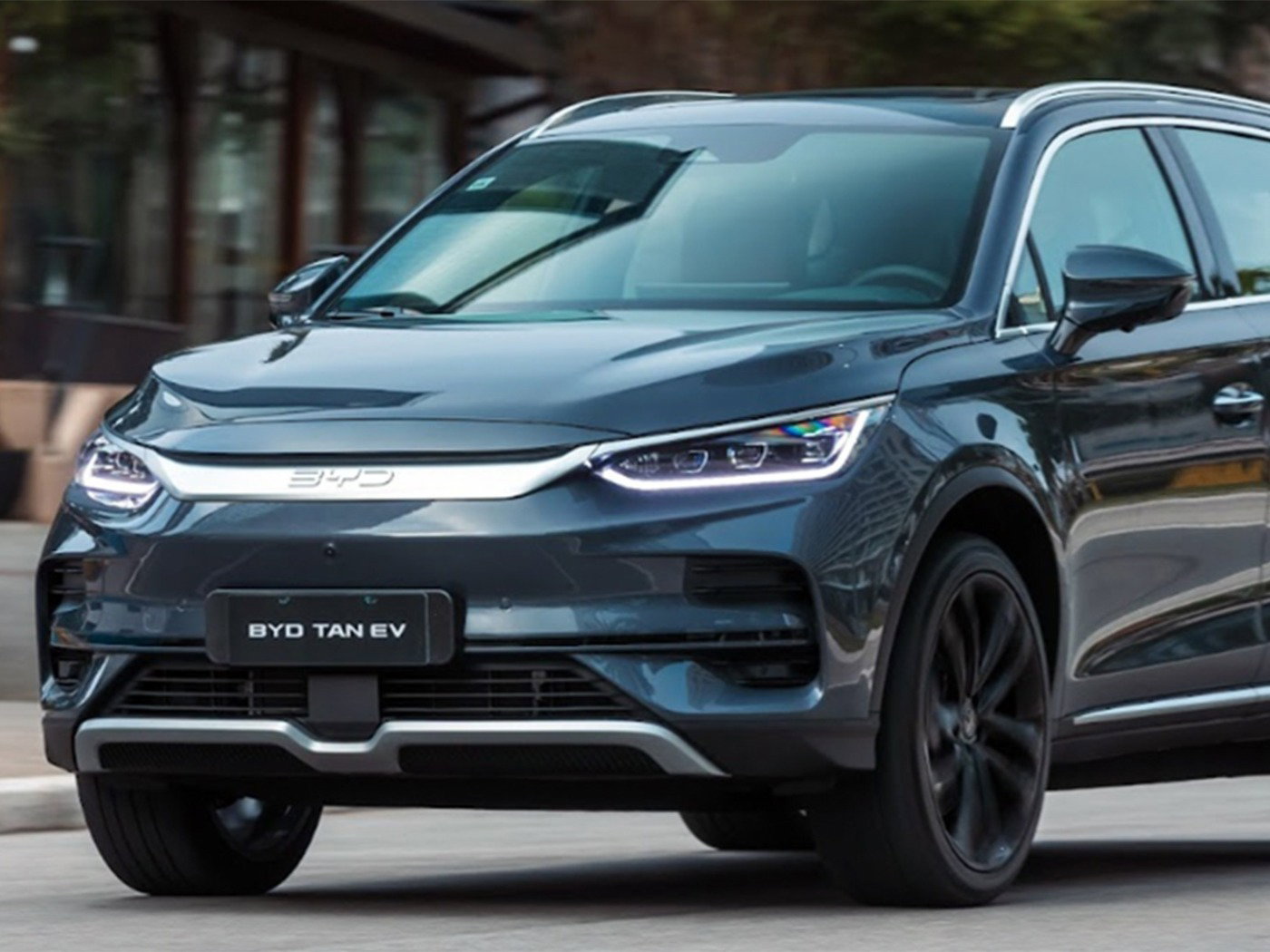 BYD apresenta TAN EV de segunda geração no Brasil; autonomia é destaque ...