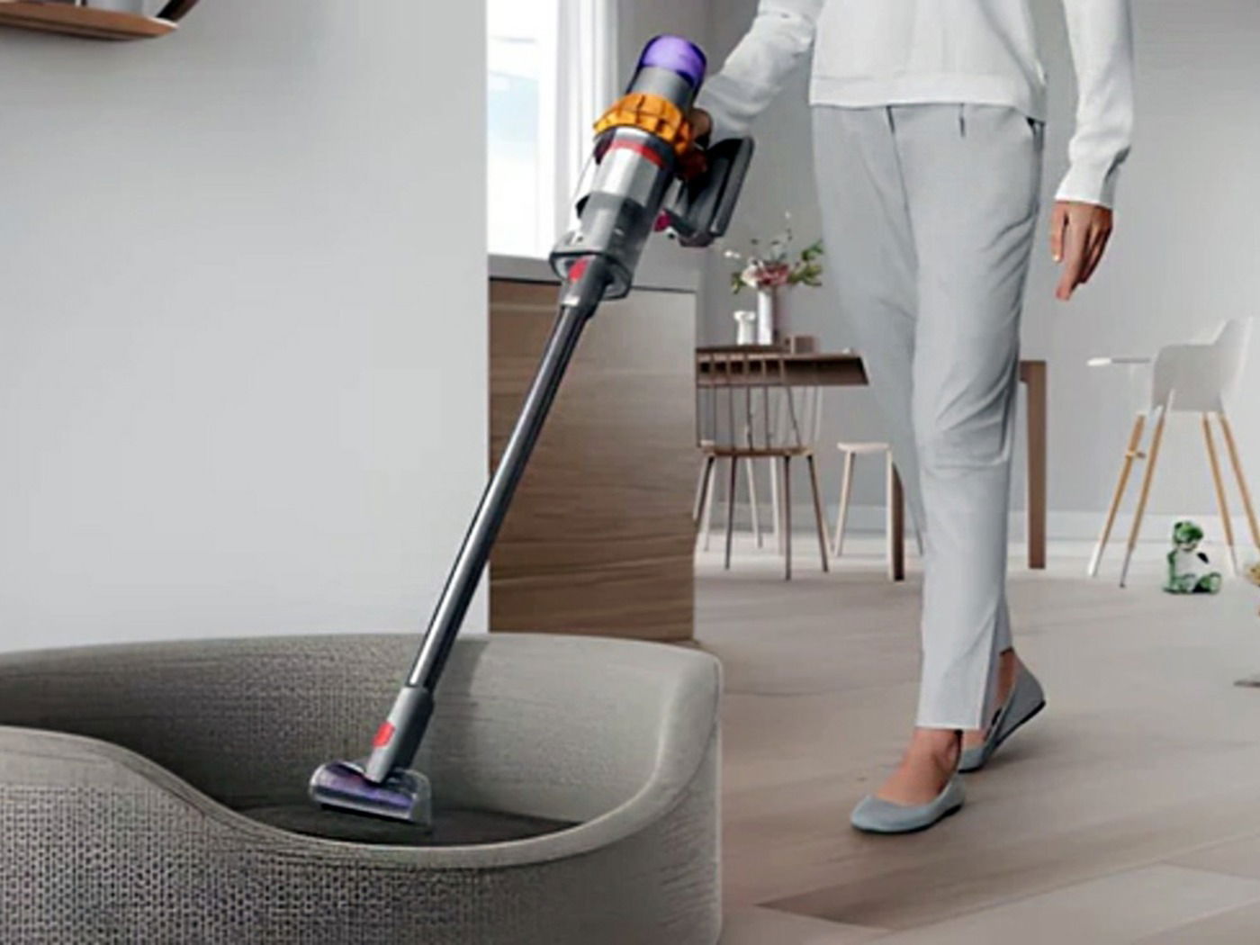 Dyson chega ao Brasil com linha de aspiradores de pó verticais e ...